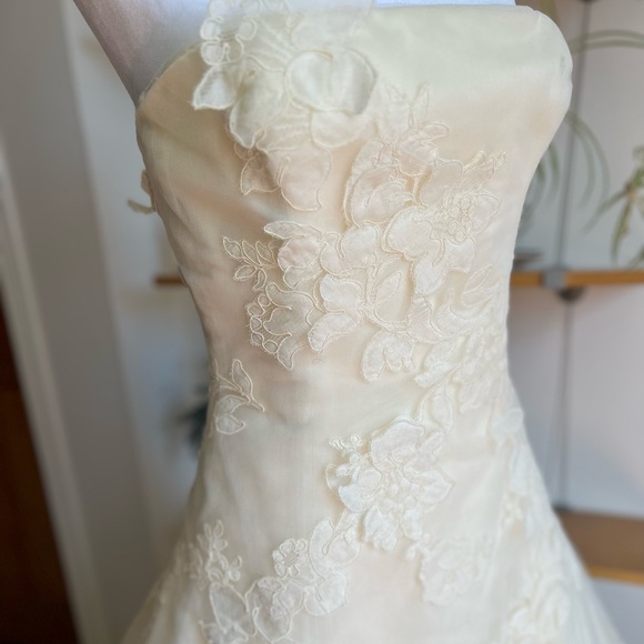 Vera Wang | Dresses | Vera Wang Luxe Ivory Hilary Lace Strapless ...